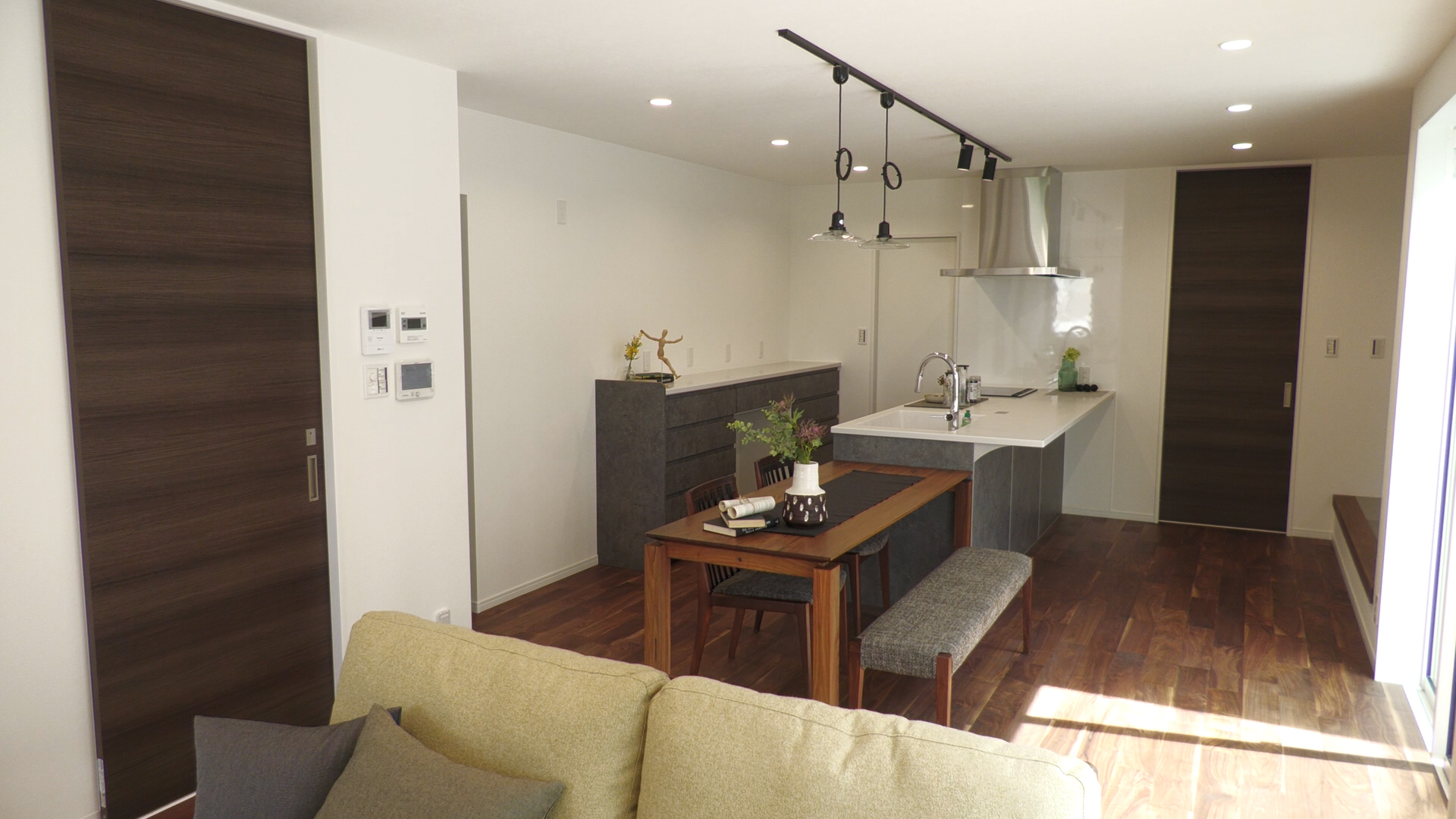 #48【平屋建】廊下をたくみに使った最強の洗濯動線＋理想の洋室【LibWork～リブワーク～】 | YouTube動画紹介 | 注文住宅は熊本・福岡・大分・佐賀・千葉のハウスメーカー【リブワーク】