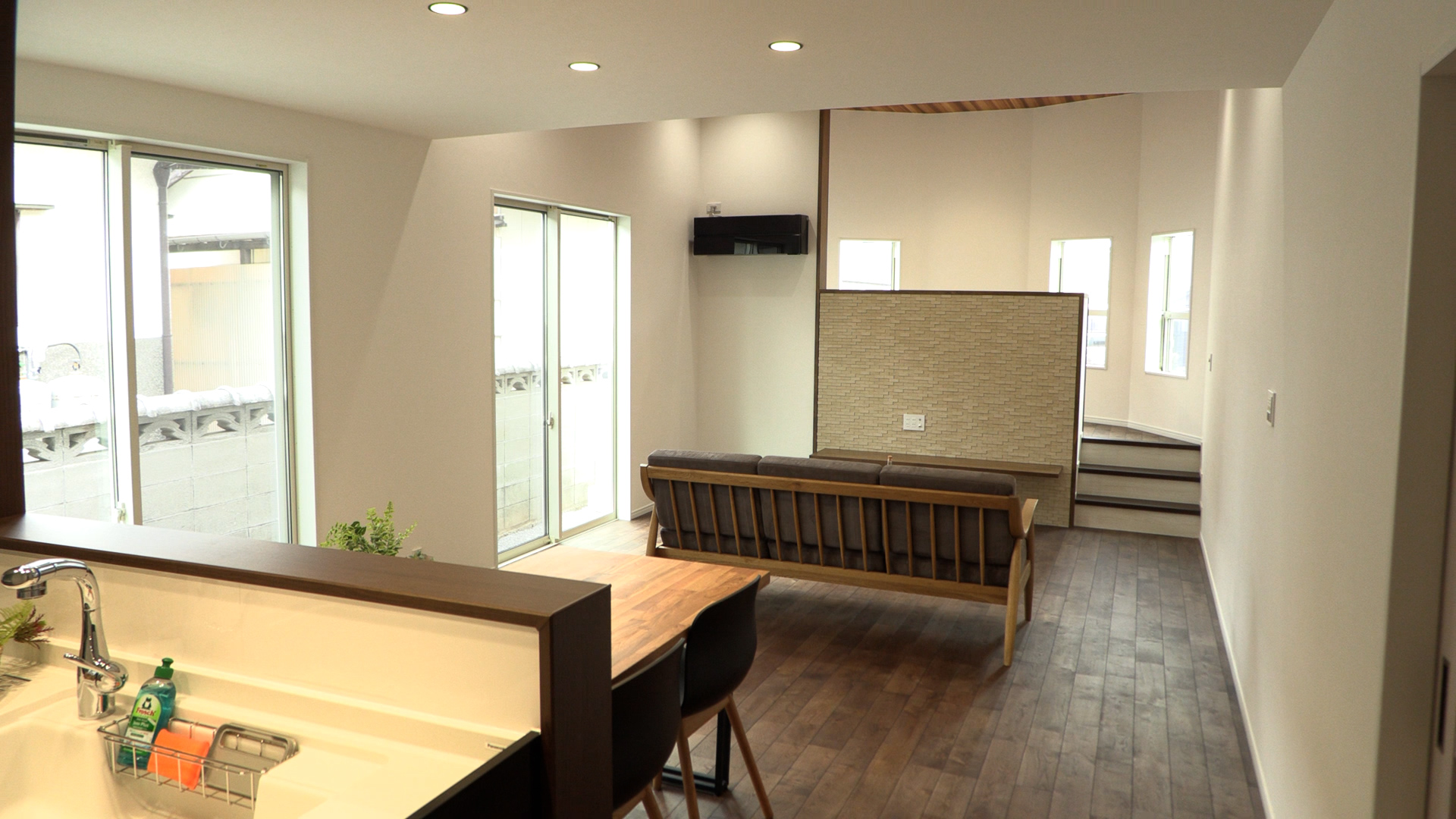 #045【平屋建】円型のLDK？ 書斎が広くて天井が高すぎる縦長の平屋【LibWork～リブワーク～】 | YouTube動画紹介 | 注文住宅は熊本・福岡・大分・佐賀・千葉のハウスメーカー ...