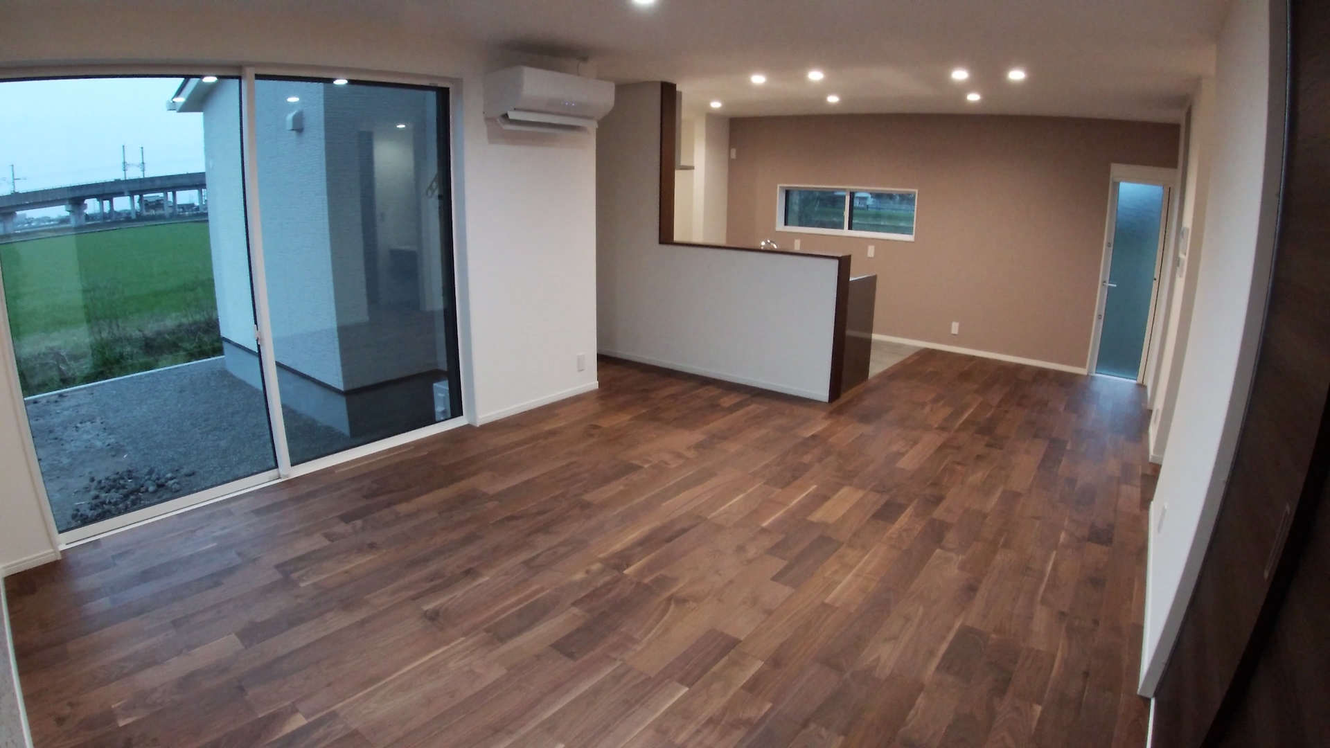 #116[平屋建]新幹線の騒音もシャットアウト！？ LDKがとにかく広い平屋【LibWork～リブワーク～】 | YouTube動画紹介 | 注文住宅は熊本・福岡・大分・佐賀・千葉のハウス ...