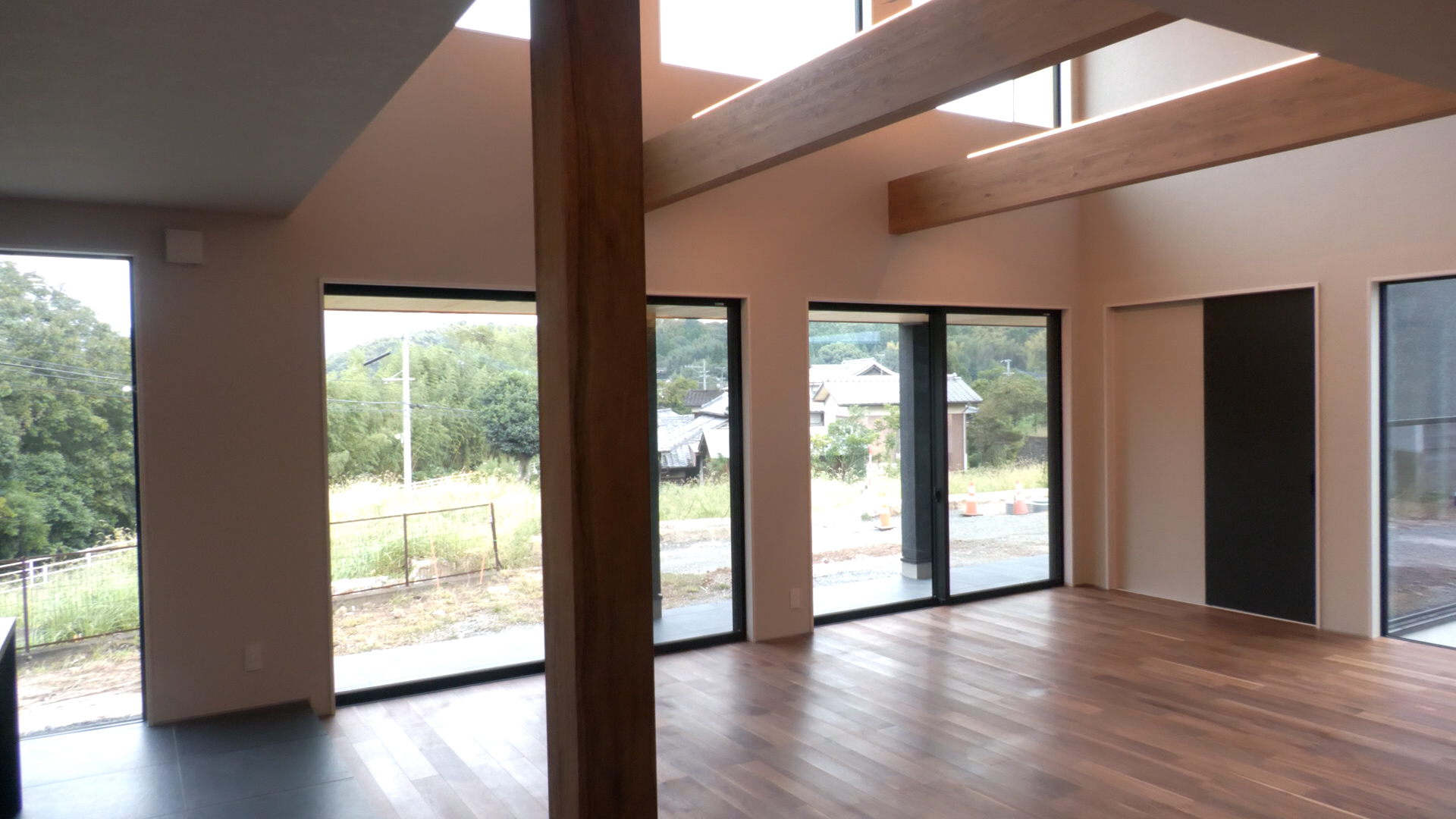 #152[平屋]贅沢すぎる豪邸は、計算から生まれた！ 圧巻のLDKがある平屋【LibWork～リブワーク～】 - リブワーク YouTube特設サイト